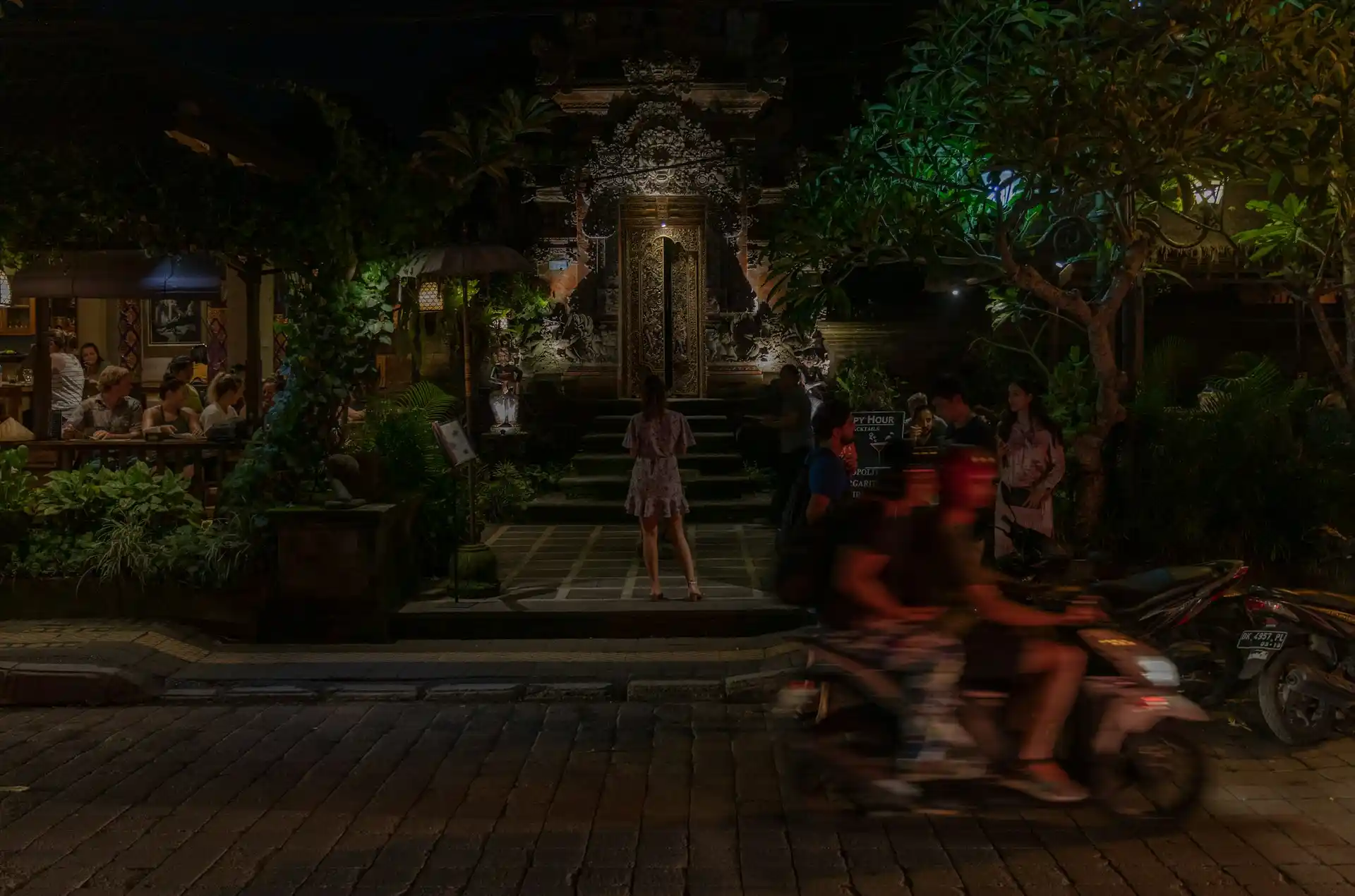 Nightlife Ubud: Where to Drink, Dine, and Dance After Dark - Ketut ...